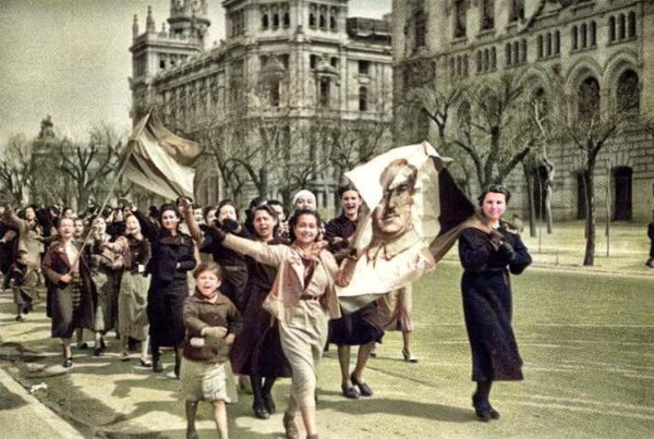01-04-1939: Finaliza nuestra guerra de España comenzada en 1936. - F.N ...