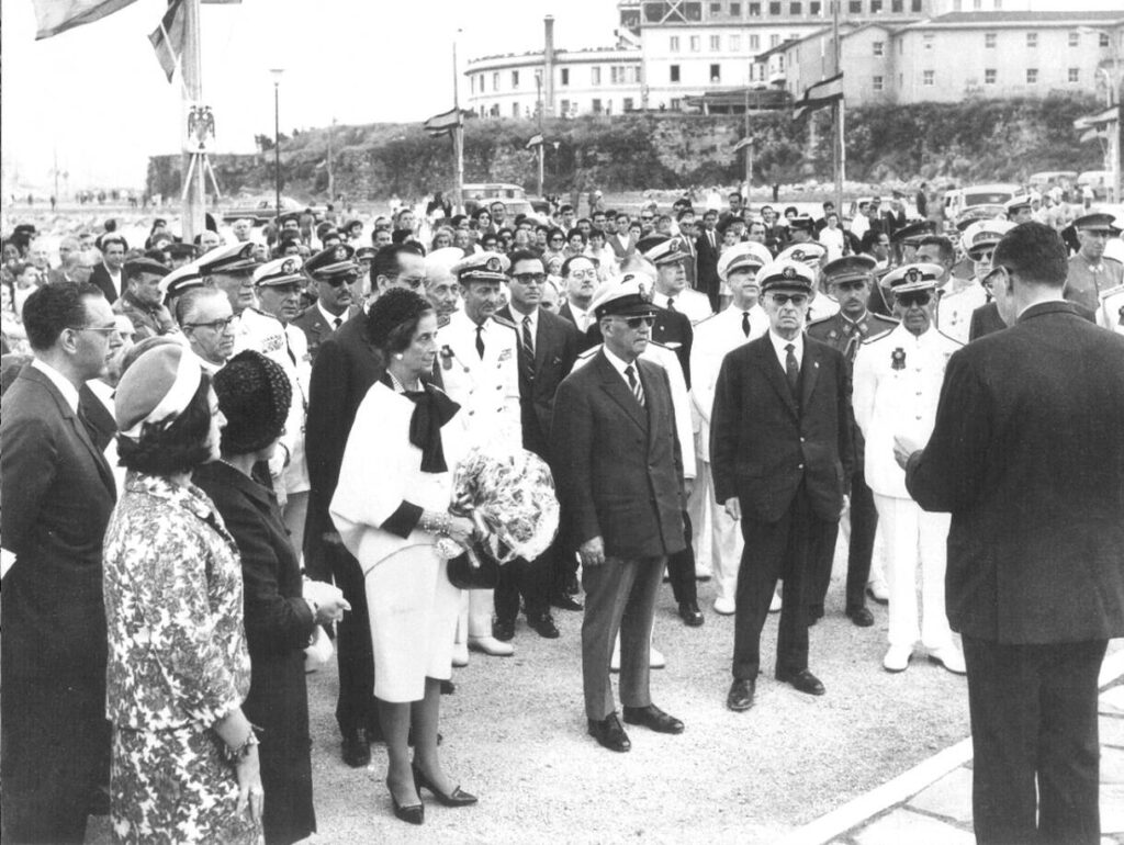 1966: Franco inaugura una colosal obra en La Coruña. El Dique de Abrigo ...